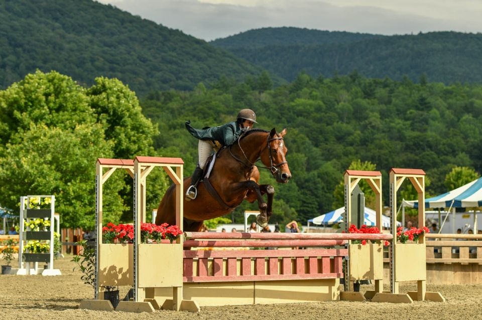 Jennifer Ritucci Rides to Meaningful Hunter Derby Win at Vermont Summer ...