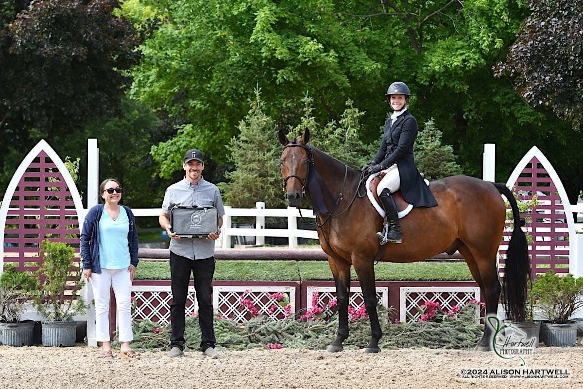 Gabrielli and Danielle Urban Shine in $5,000 USHJA National Hunter ...